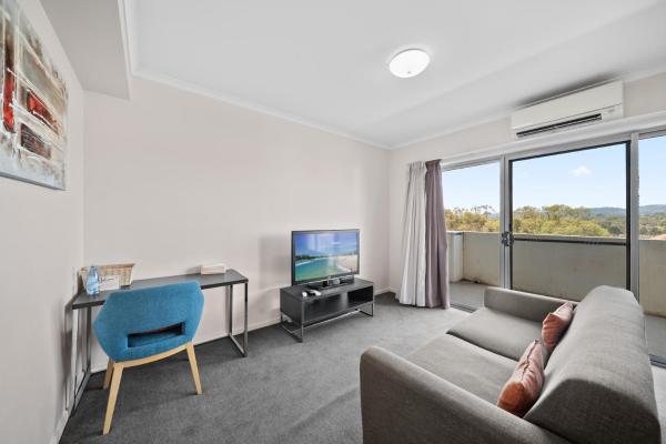 Bright 1-bed Apartment In Greenway - Canberra