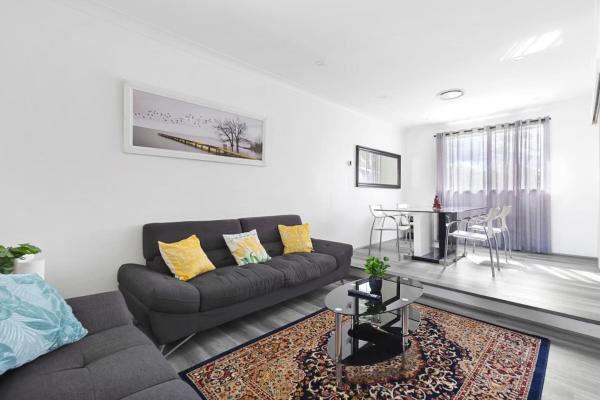 Modern 3br Free Parking Patio - Kingswood