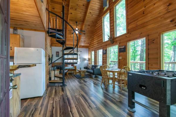 Gorgeous View Cabin-pet Friendly, Hot Tub, Firepit - Slade, KY