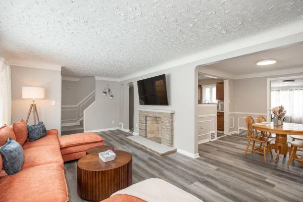 Cozy And Stylish 3br Home In Quiet Neighborhood - Northfield, OH