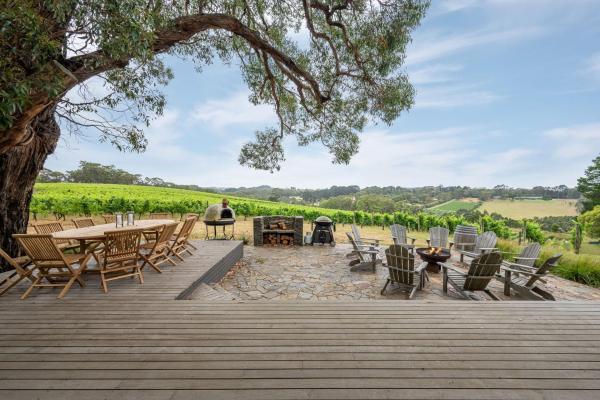 Bella's Block Vineyard Retreat With Tennis Court, Shoreham - 