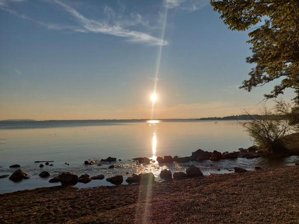 Chiemseenest - Romantische Ferienwohnung Am Chiemsee Mit Separatem Sommer Seezugang - Chieming