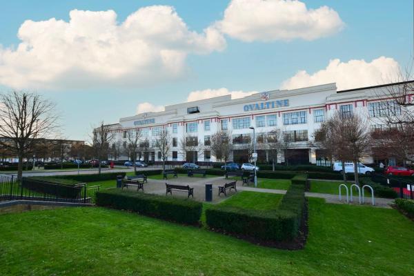 Luxury 2 Bed Canal Side Apartment Near Kings Langley Station & Warner Brother Studios - Hemel Hempstead