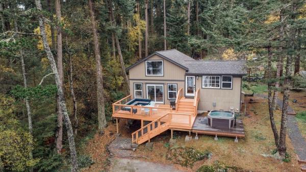 Orcas Island View Cottage - Lopez Island, WA