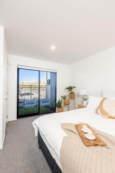 Private Ensuite Room On The Beach - Christchurch