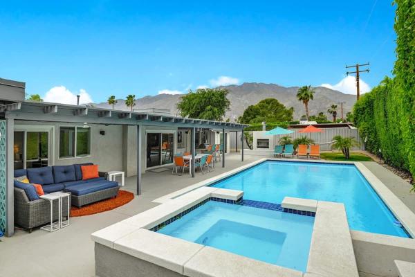 Teal And Tangerine Retreat - Alice Lodging - Palm Springs