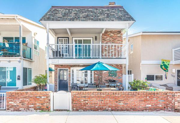 Roomy 2br W Large Patio, Fire Pit And Ocean Views By Beachview Rentals - Newport Beach, CA