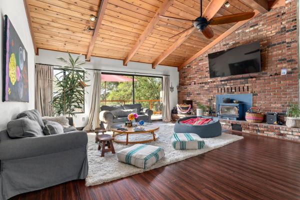 Cozy Lake View 4bd 2,5br Retreat In 5 Acres, Hot Tub And More - Californië