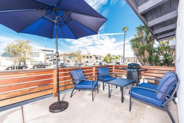 Stylish 2br Cottage W Large Patio, One House From The Sand By Beachview Rentals - Newport Beach, CA