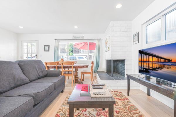 Quiet 4br Home W Large Deck And Bbq, 2 Blocks From Sand By Beachview Rentals - Costa Mesa, CA