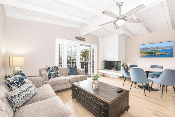 Stylish 6br Duplex, One Block From Beach And Boardwalk By Beachview Rentals - Newport Beach, CA