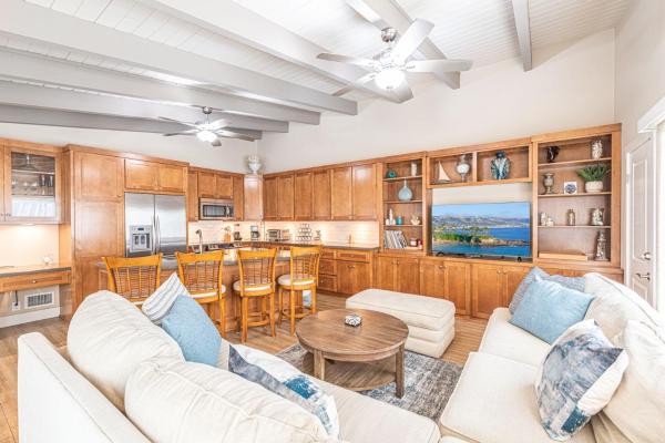 Charming 2br Condo W Ac Steps To Beach & Balboa Pier By Beachview Rentals - Newport Beach, CA