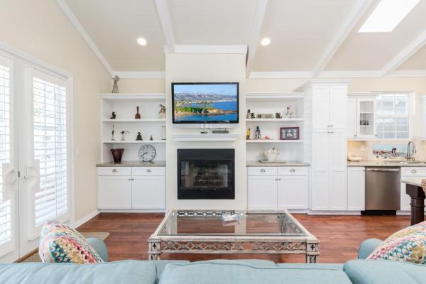 Darling 3br Cottage On A Quiet Street, 5 Min Walk To Beach By Beachview Rentals - Newport Beach, CA
