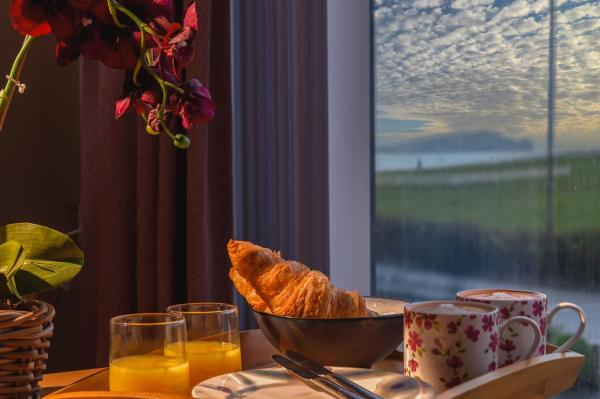 Panoramic Sea-view Family Appartment , Free Parking, Sleeps 6 , Walk To Beach, Station, & Town - Newquay