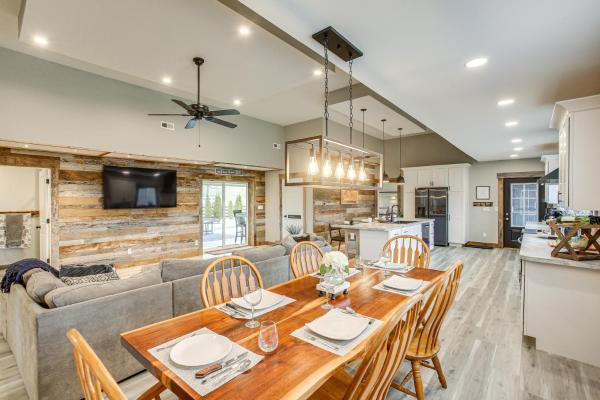 Spacious Patio & Yard! Family Home In Byrdstown - Tennessee