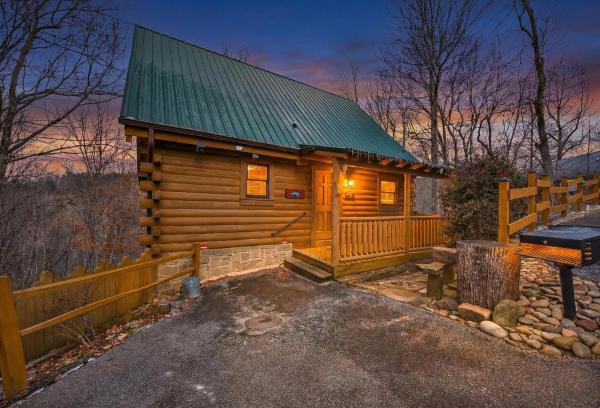 Eagle Sky View Peaceful Cozy With Hot Tub - ガットリンバーグ, TN