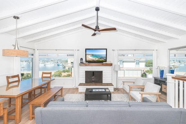Bayfront 3br With Harbor Views, Only Steps To The Beach By Beachview Rentals - Newport Beach, CA