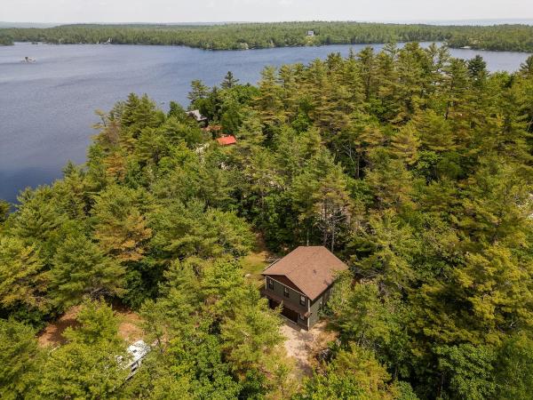 Lakeside Getaway Fox Point Cabin - Nova Scotia