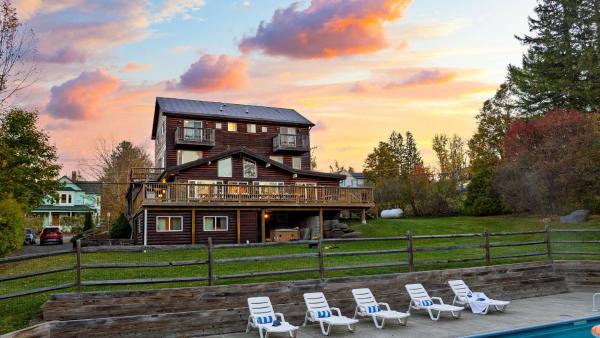 Mins To Hunter Mountain • Sleeps 36 • Pool Spa Games Bar Cozy Peaks Lodge By Avantstay - State of New York