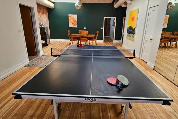 The Disco Loft - Downtown Springfield Apartment With Ping Pong - Springfield, MO
