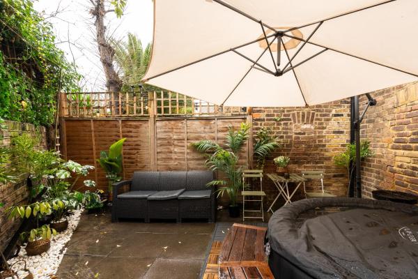 Agar Villa Two Bedroom Home With Garden & Hot Tub - Greenwich