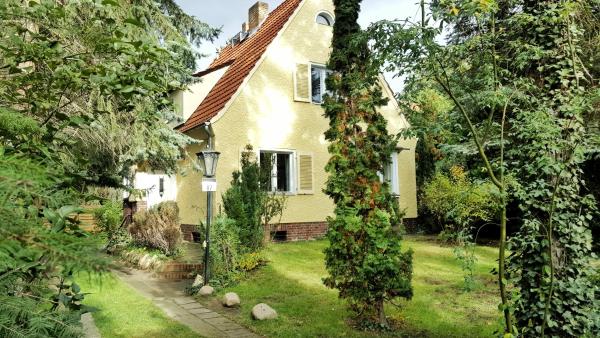 Ferienhaus Sanssouci Ganzes Haus Zwischen Berlin Und Potsdam Mit Garten, Terrasse, Kostenlosen Parkplätzen Und Wlan - Teltow