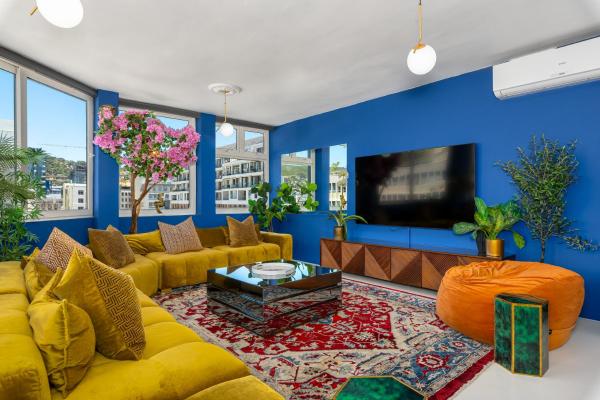 Luxury Penthouse With Mountain Views - Camps Bay