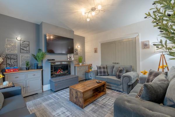 3 Bedroom Family Home In Colne With Free Parking - Burnley