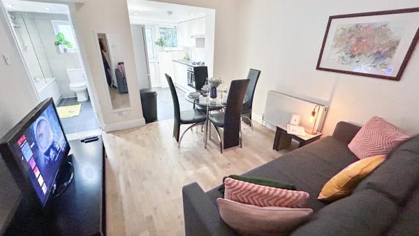 Comfortable 1-bedroom Apt With Mini Garden & Paid Parking Near Finsbury Park, Emirates Stadium & Islington By Nournest Apartments - Barnet