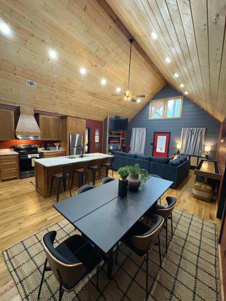 Wellness Zone: Sauna/cold Plunge/hottub, Sleeps 8 - Oklahoma