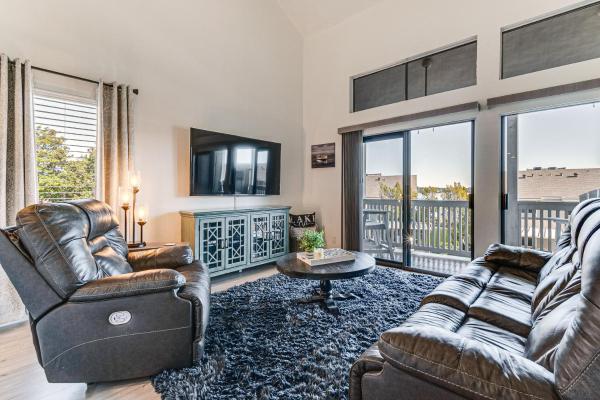 Steps To Lake Conroe! Condo With Balcony And Views - Conroe