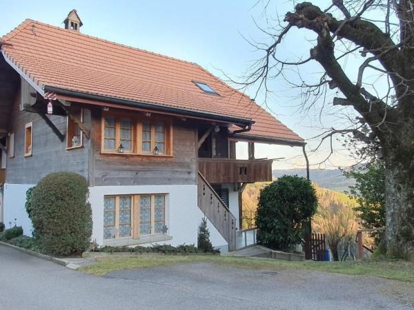 Apartment In Einem Heimeligen Berner-stöckli By Interhome - Berna