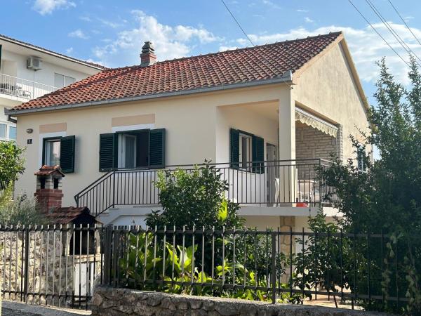 House Holiday House - Okrug Gornji