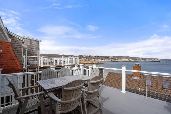 Rare Waterfront Luxury Penthouse|bearskin Neck - Long Beach, Rockport