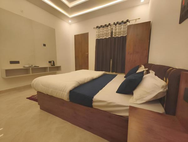 Arohan Stay - Ayodhya