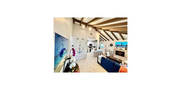 Shared Space In Soso Coastal Retreat - West Palm Beach, FL