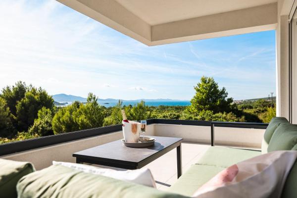 Ela Apartment Mit Blick Auf Die Herzinsel In Turanj - Biograd na Moru