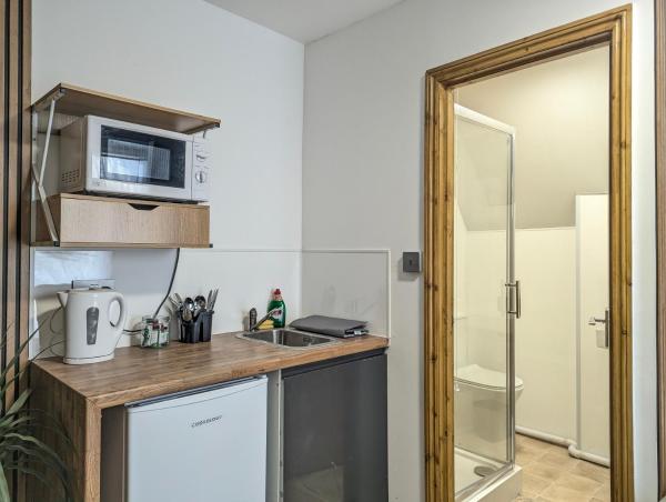 Inner-city Bedsits Flat 6 To 9 - Cardiff