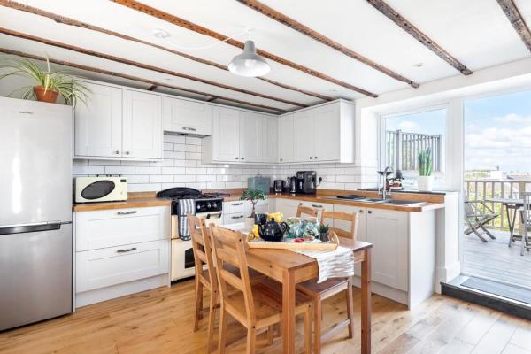 Cosy Fisherman's Cottage With Balcony & Sea Views - Plymouth