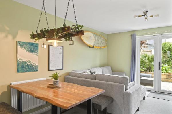 Stylish Home With Private Parking & Garden - Newquay