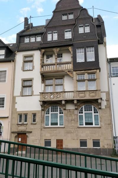 Apartment Wohnung In Einem Historischen Gebäude Mit Balkon Und Blick Auf Die Mosel By Interhome - Zell