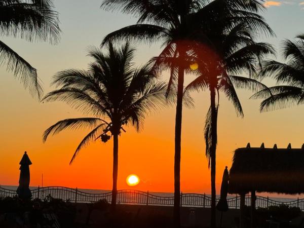 Oceanfront Retreat, Hollywood Beach ,Miami Florida - Miami Gardens, FL
