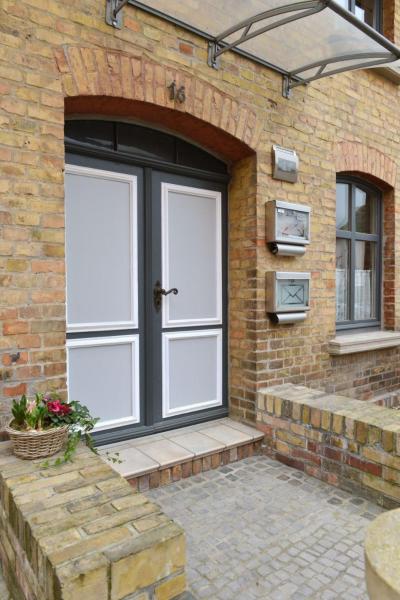 Holiday Home Moderne Wohnungen In Historischem Ambiente Unweit Zur Altstadt Und Zum Hafen By Interhome - Stralsund