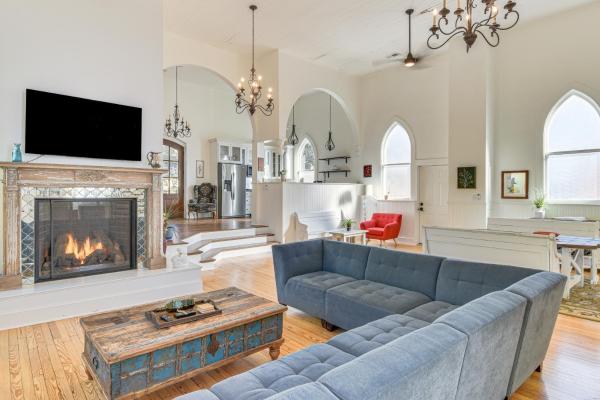 The Sanctuary In Historic Dtwn Staunton - Staunton, VA