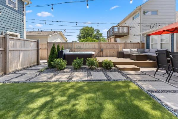 Farm House & Carriage House Dt Indy With Pool Table - Indianapolis, IN