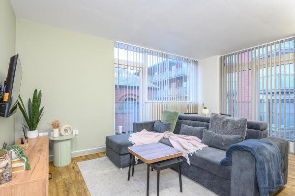 Couple’s Escape With Balcony-heart Of Leeds Centre - Pass The Keys - Leeds