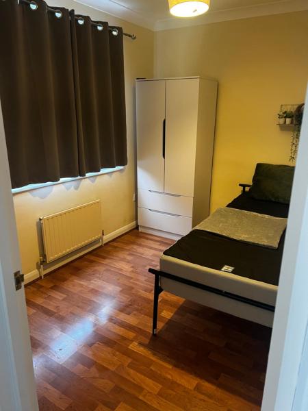 Single Room In Town House - Southend-on-Sea