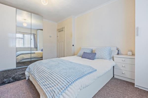 3 Bedroom Full House Easy Booking Super-fast Wi-fi - Birmingham