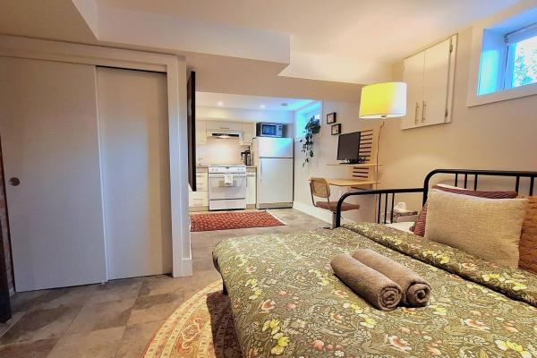 Cozy Boho Studio Suite - Calgary