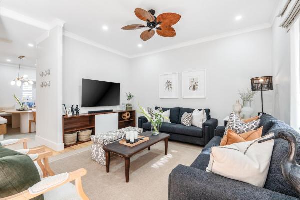 Chic, Modern 4-bedroom Home On Buitenkant - Camps Bay